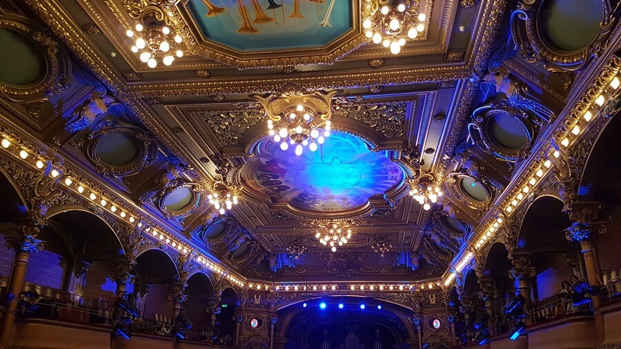 Exclusif Magazine : Au Victoria Hall HAPPY 300